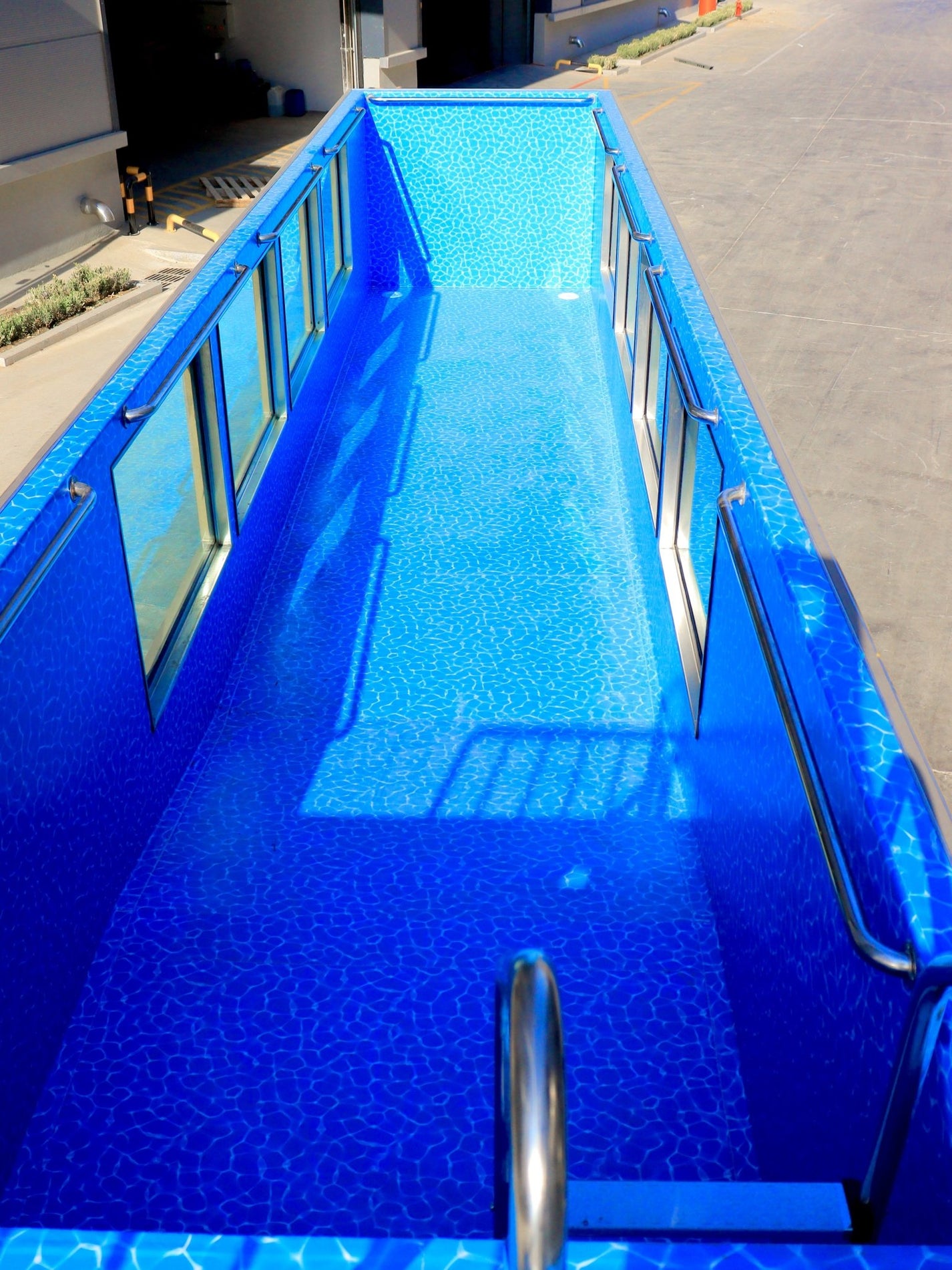 20 & 40 FT Shipping Container Pool – Above-Ground Luxury Swimming Pool ...