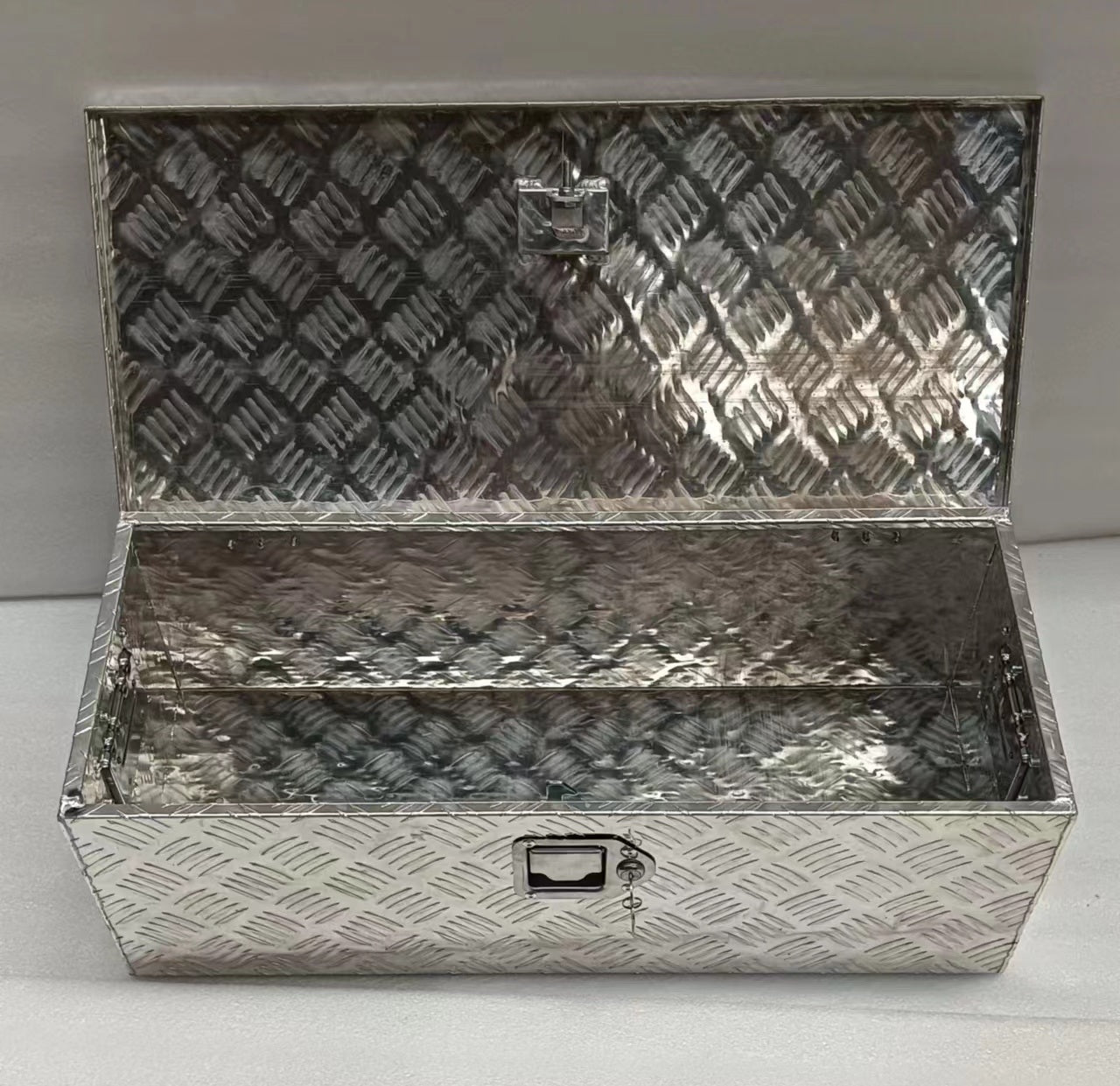 Heavy Duty 30" Aluminum Truck Bed Tool Box – Silver Storage Chest with – Uncle Wiener's Wholesale